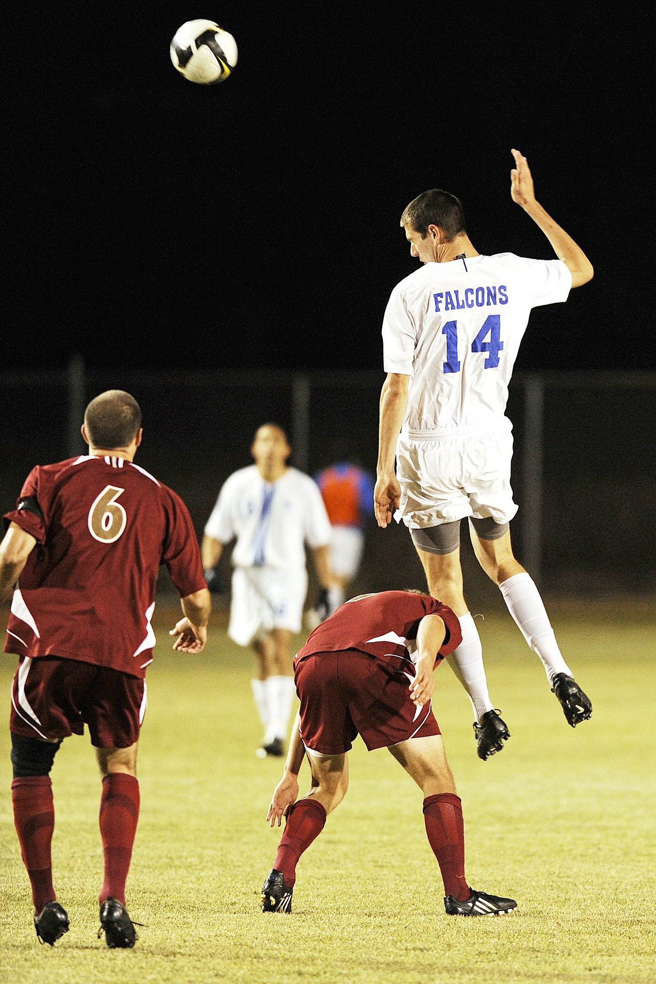 Jumping while taking your 1st touch [advanced soccer skill]