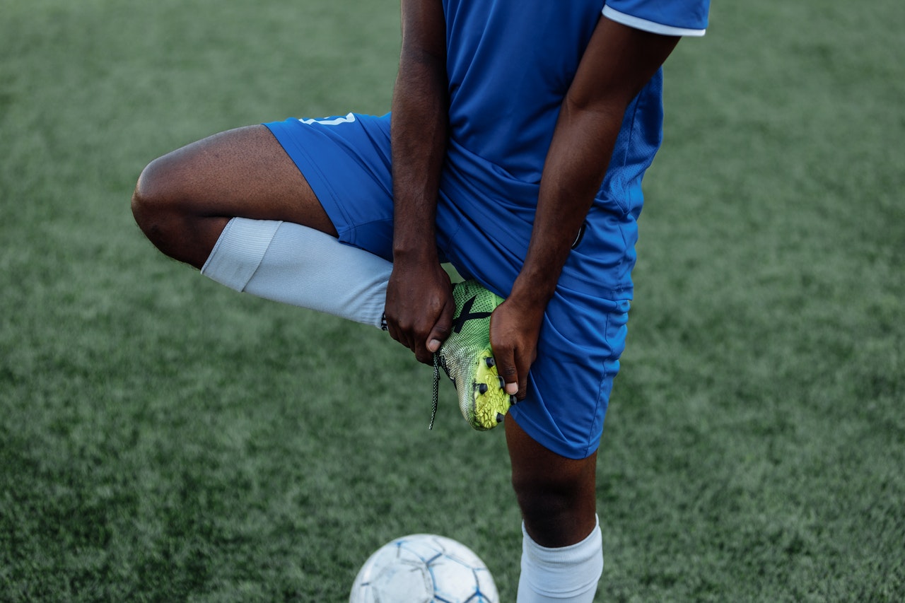How soccer players treat patellar tendonitis and keep the knee strong.