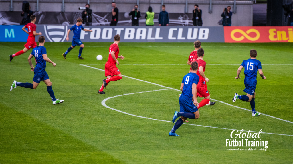 Attacking midfielder training & tips - video