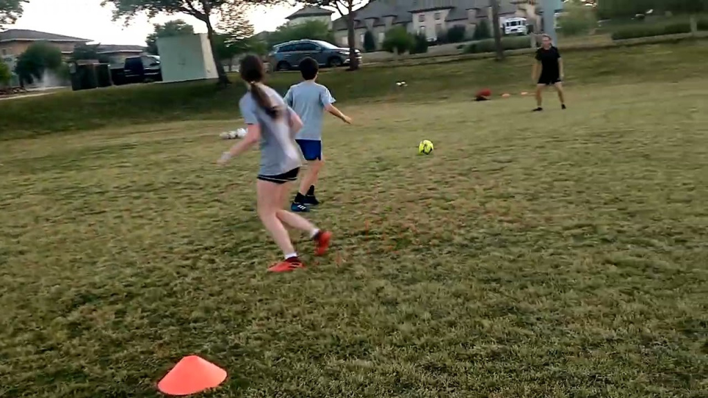 Group of 3 players [advanced soccer drills] - video